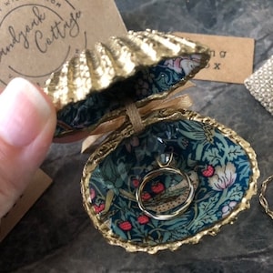 William Morris Shell Ring Box With Ribbon Hinge in Green Strawberry Thief | Perfect Pair Whole ...