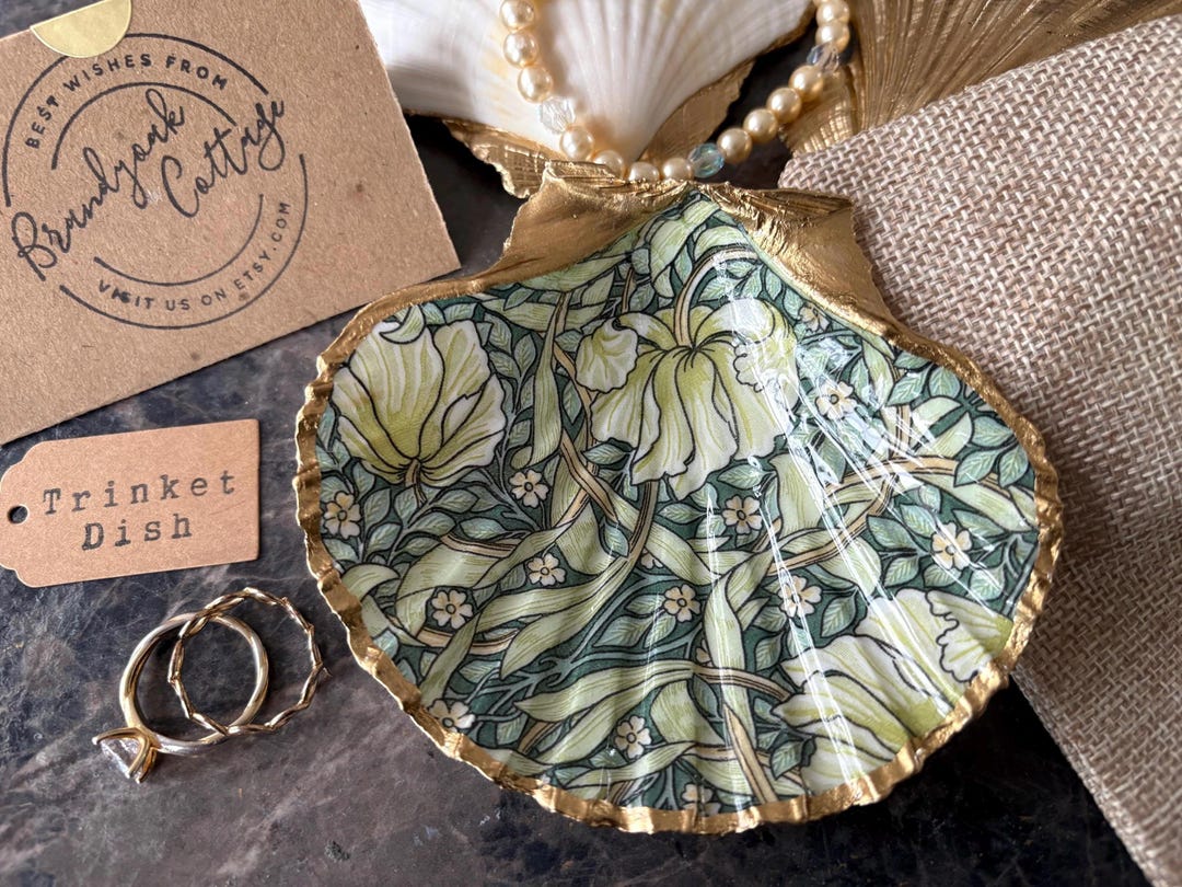 William Morris Shells in Pimpernel Verdant Green & Cream for Jewellery ...