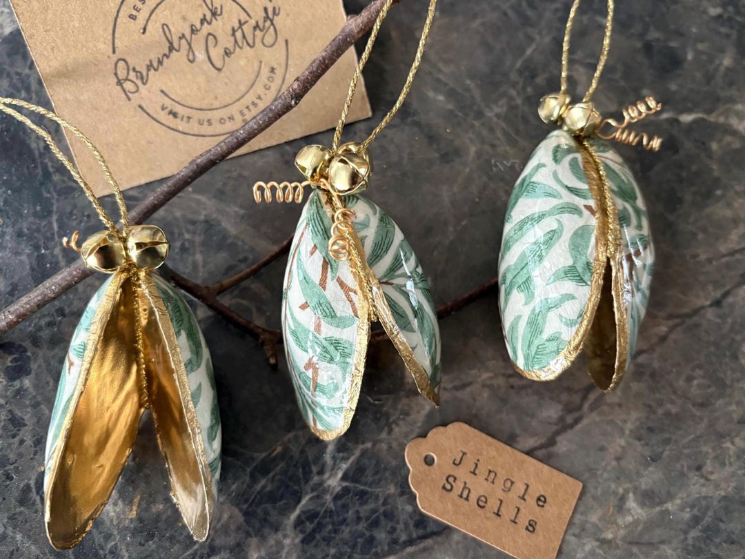 Jingle Shells William Morris Christmas Decoration Willow Bough Green ...