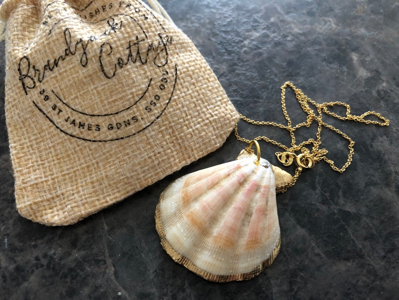 William Morris Strawberry Thief Bird Shell Pendant Necklace in | Etsy