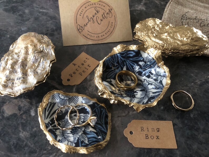 William Morris Tulip & Willow Whole Oyster Shell Ring Box | Navy Blue ...