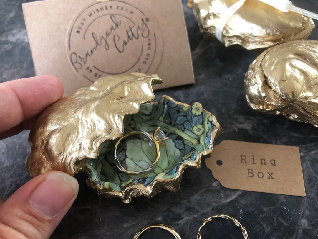 William Morris Pimpernel Whole Oyster Shell Ring Box | Green Floral ...