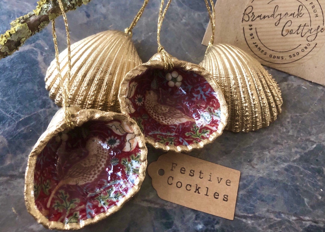Morris Strawberry Thief Decorations |strawberry Thief Cockle Shells Red ...