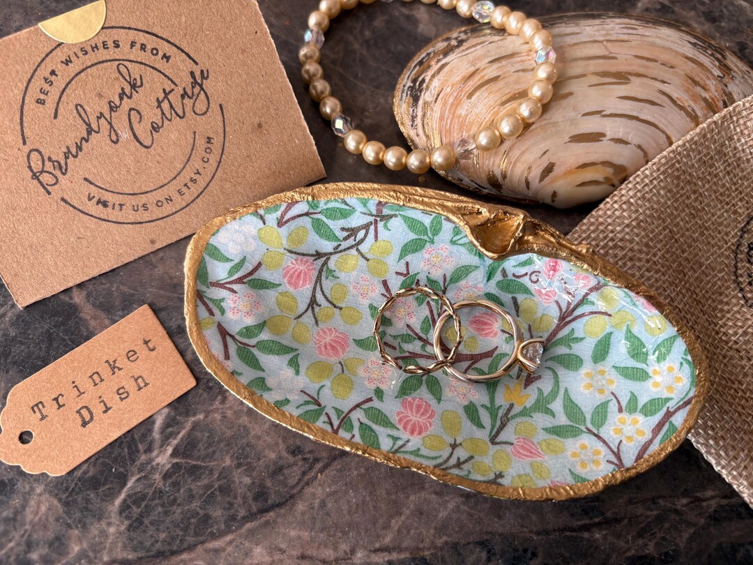 William Morris Clover Ditsy Clam Shell Trinket Dish Pink Blue Green ...