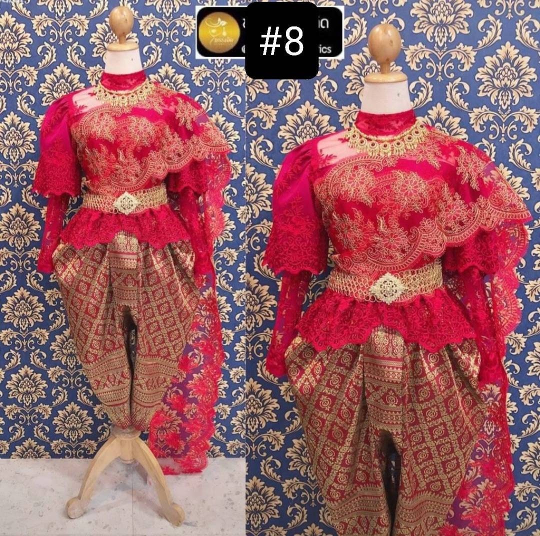 Stunning traditional Thai costume in King Rama V Temple | Etsy