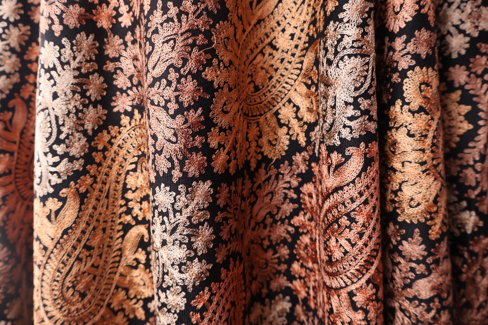 Handcrafted Pure Wool Kashmiri Shawl | Luxurious Hand Embroidered ...