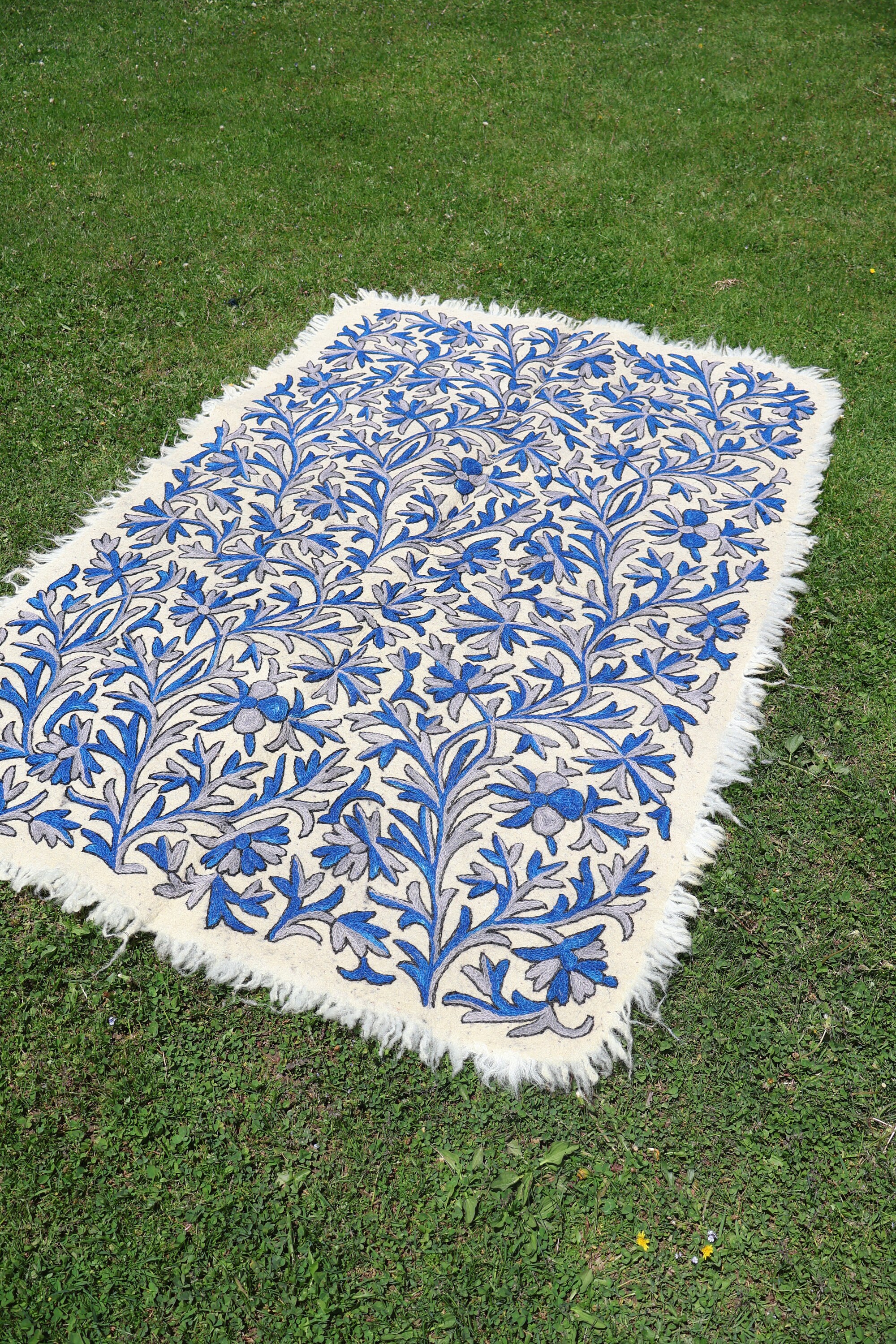 Artisan Kashmir Namda Rug | Felted Hand Embroidered Rugs |vibrant ...