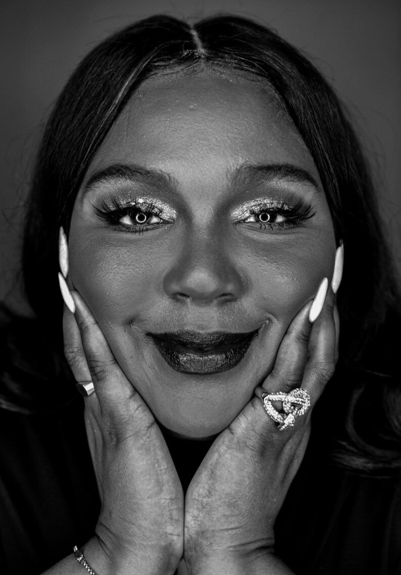 Lizzo Portrait Photo Print Wall Art - Etsy