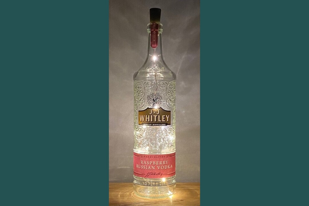 JJ Whitley Raspberry Russian Vodka 1L Bottle Lamp | Warm/bright LED ...