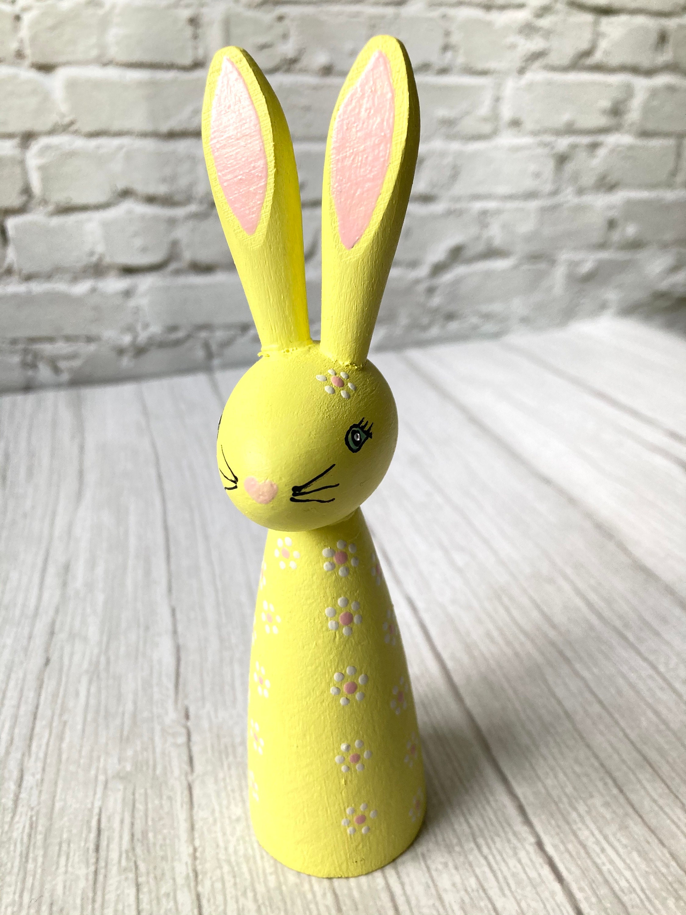 Pair of hand painted wooden bunnies - Etsy.de