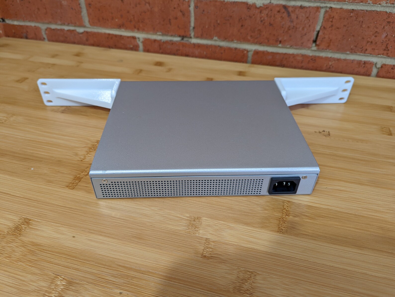 Ubiquiti Unifi Switch 8 150W Center Rack Mount - Etsy