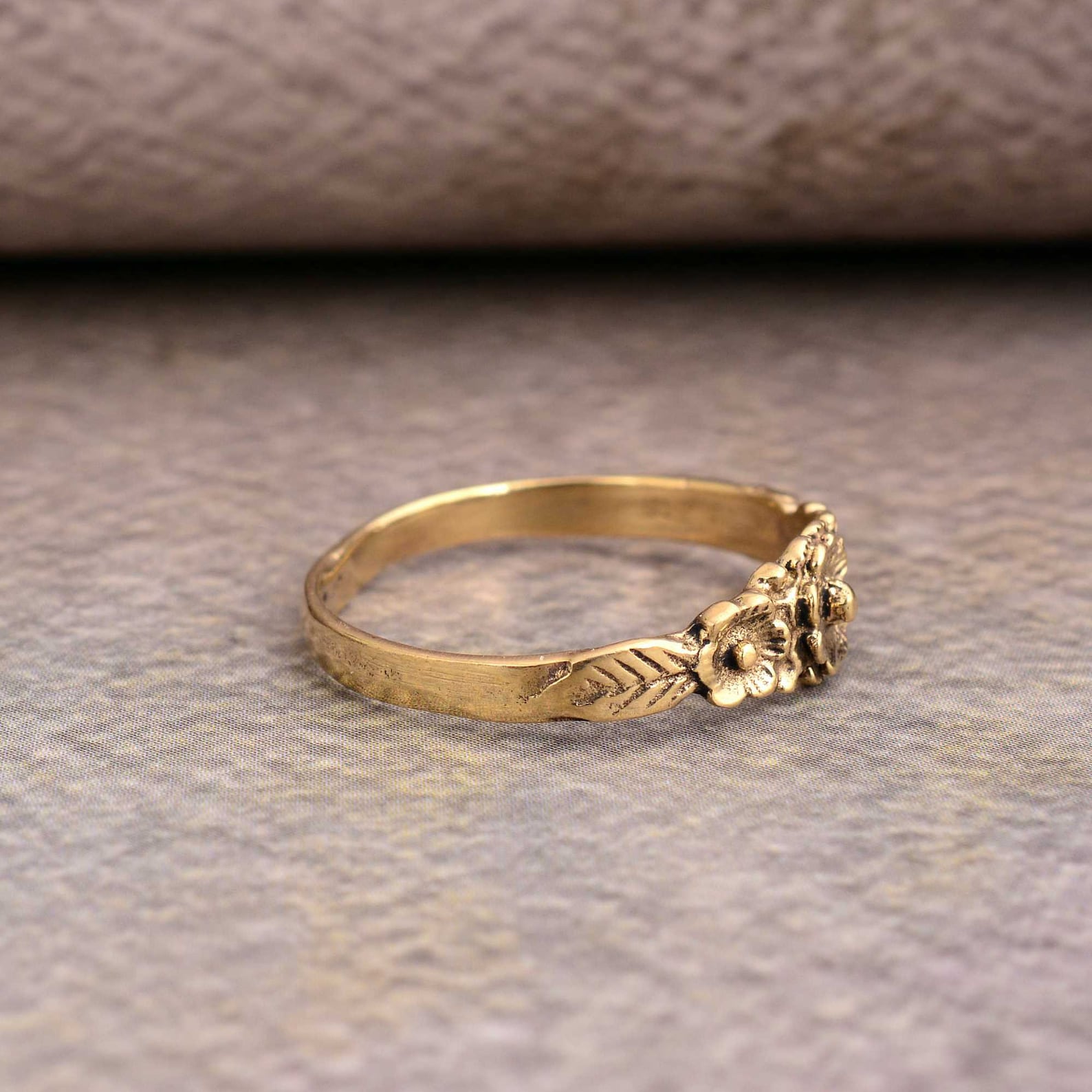 Floral Brass Ring: Dainty Vintage Flower Leaf Ring - Etsy