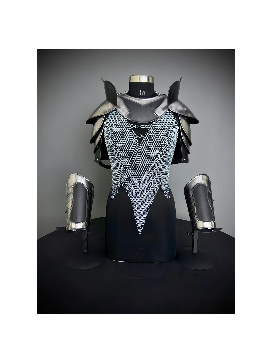 Knight Brave Female Armor, Gorget, Pouldron Armor, Chaianmail Stylish ...