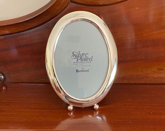 Vintage Small/medium Oval Silver Plate Frame on Silver Plate Feet ...