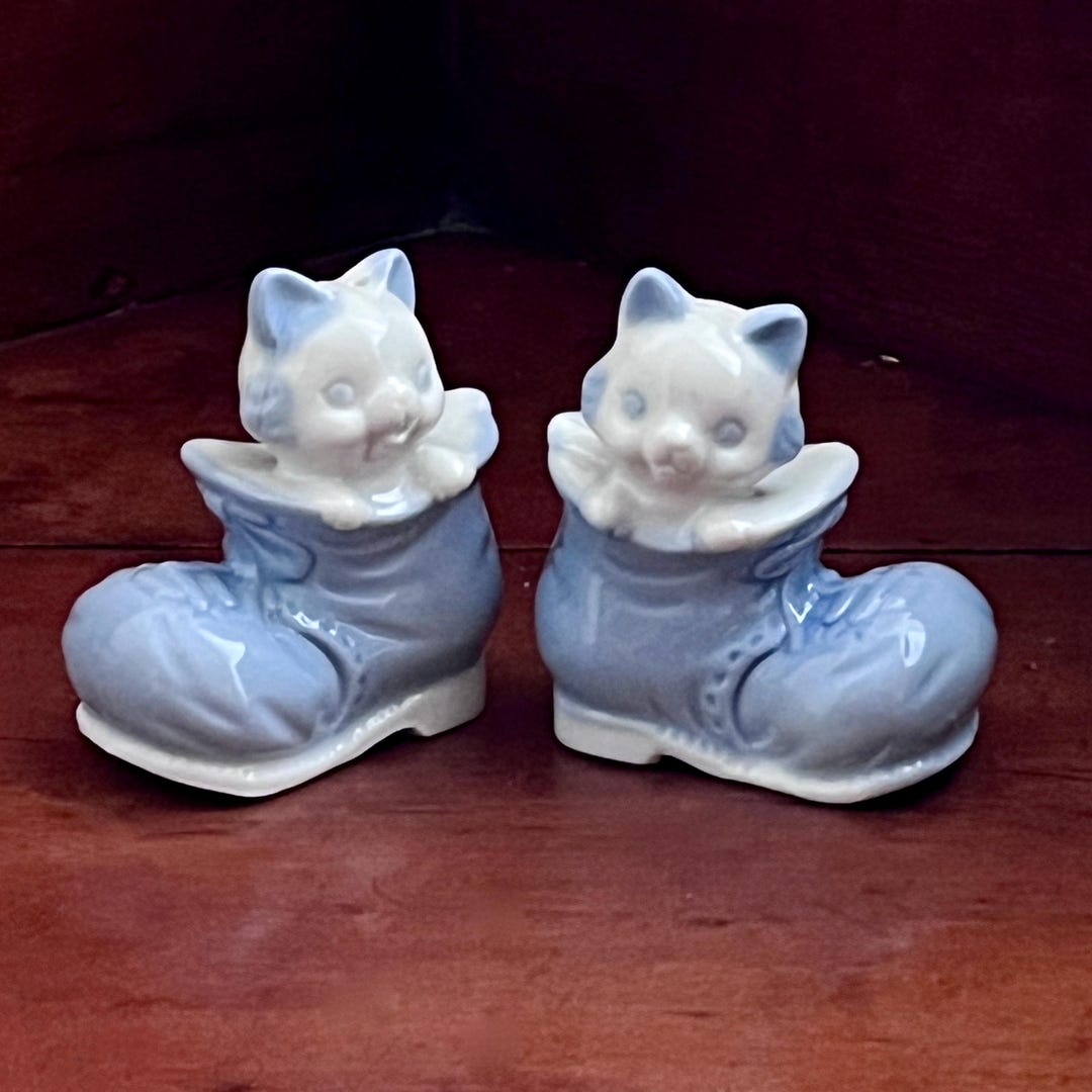 Vintage Cat Salt Pepper Shakers Blue White Kittens in Boots. Farmhouse ...