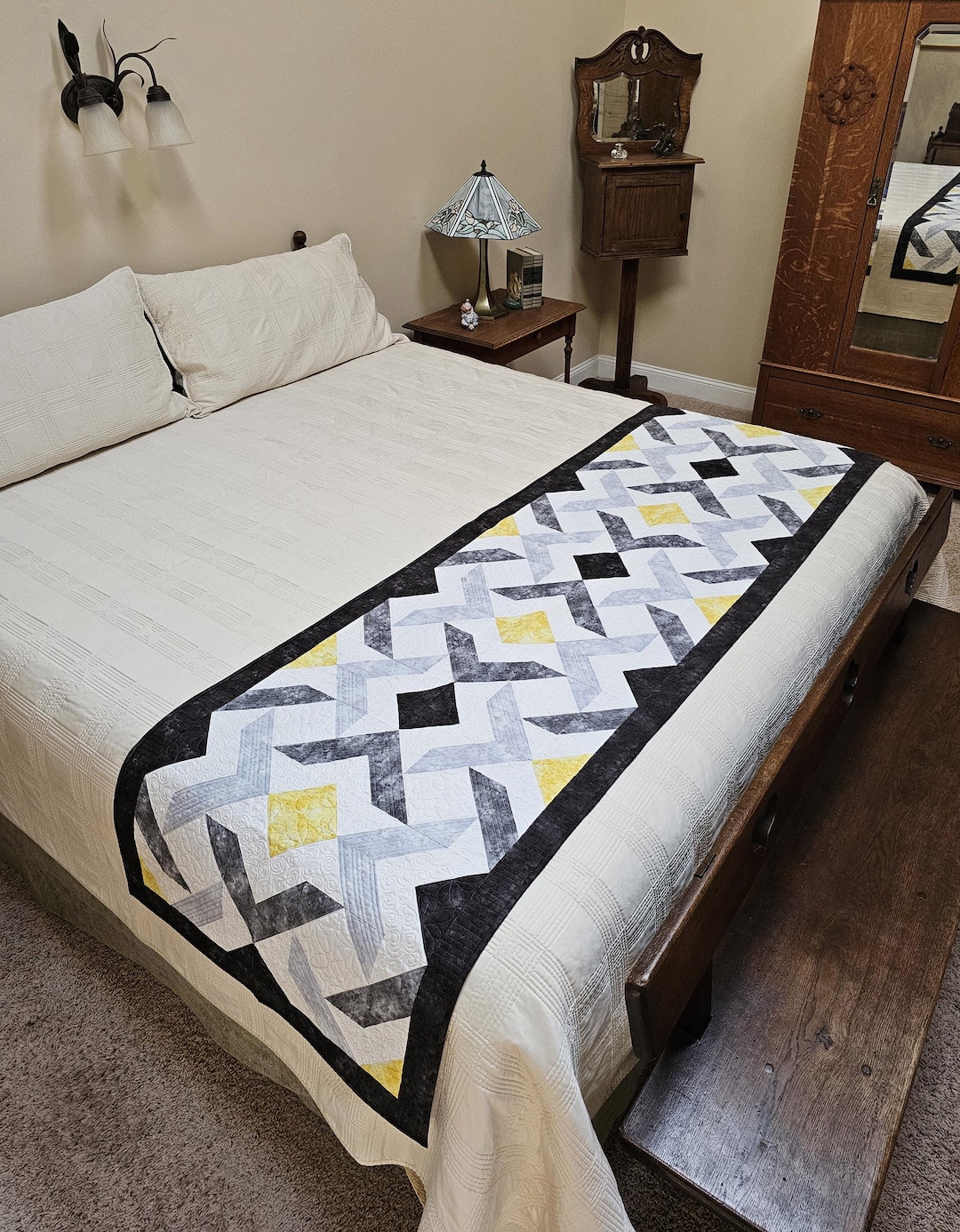 Handmade Quilted Bed Runner: Modern Geometric King Size Bedding (27.5 ...