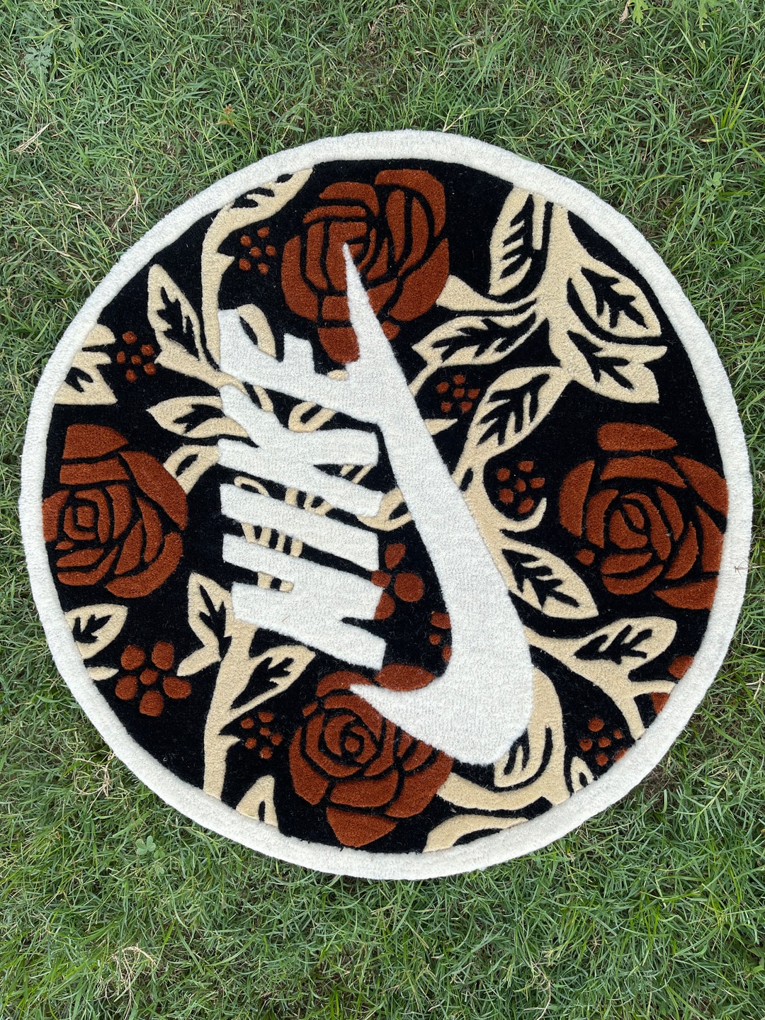 Nike Tufted Rugs Gold Beige 2.5x2.5 Ft Round Rugs Wall Art Decor ...