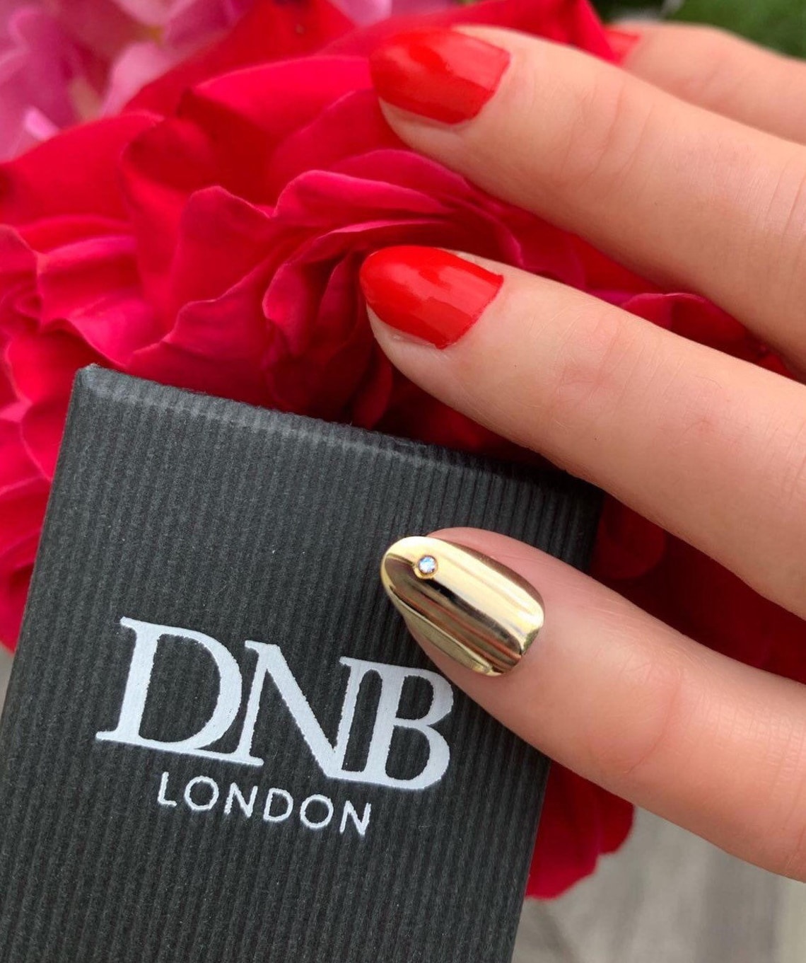 9ct Gold Oval Tip Fingernail Jewellery Diamond Set little Finger 2 ...