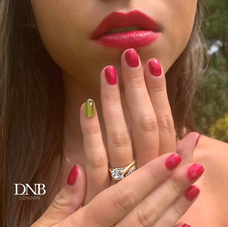 9ct Gold Oval Tip Fingernail Jewellery Diamond Set little Finger 2 ...