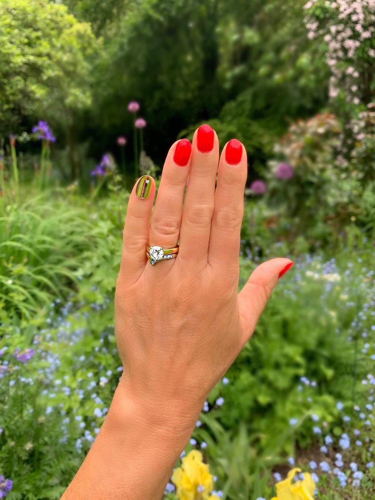 9ct Gold Oval Tip Fingernail Jewellery Diamond Set little Finger 2 ...