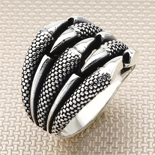 Raven Claw Ring - Etsy