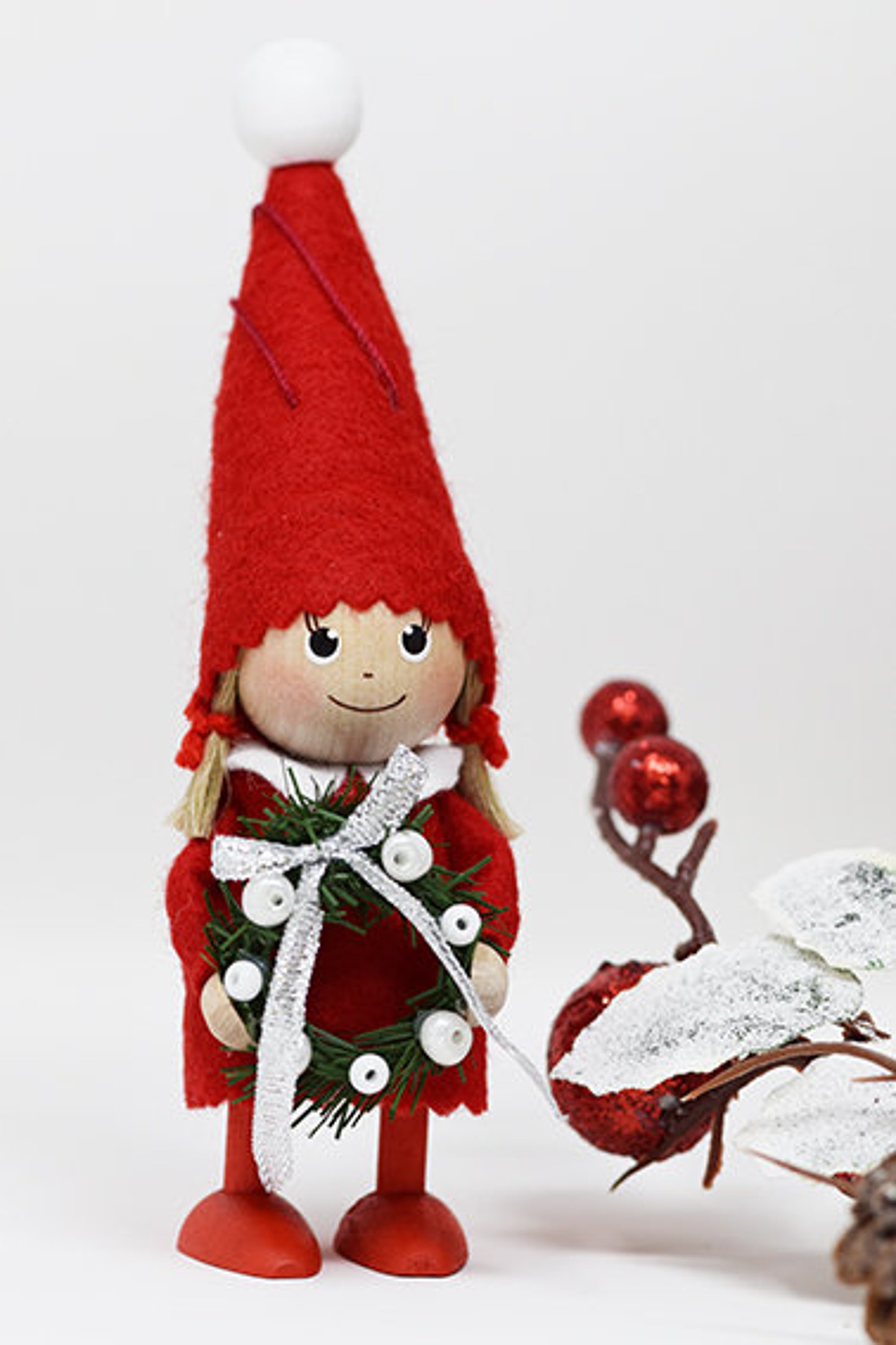 Christmas Ornament Santa, Santa With Christmas Wreath, Christmas Wreath ...