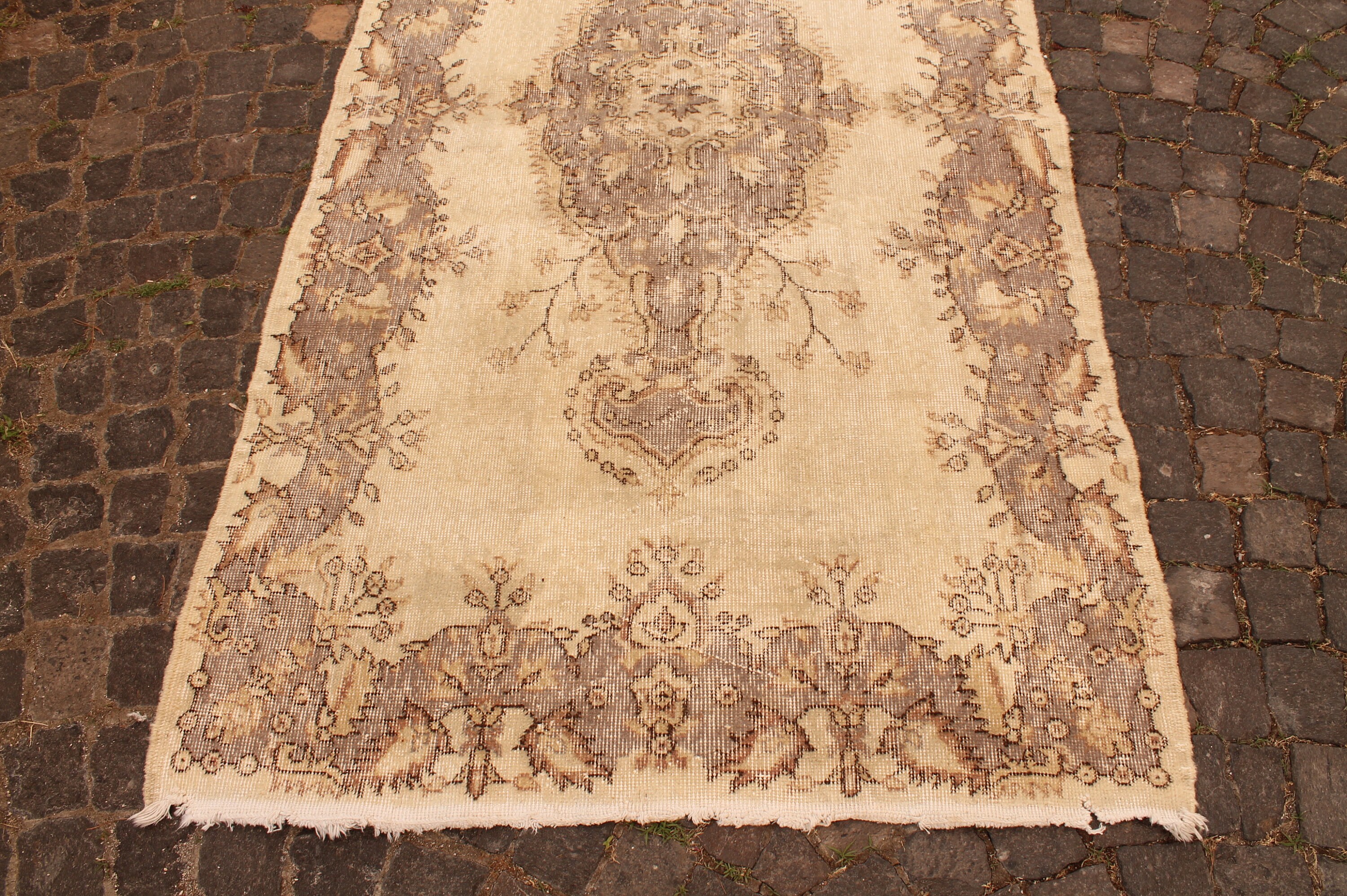 3 9 X 6 9 Ft Beige Gray Rug Vintage Rug Turkish Rug Oushak Etsy 3-9-x-6-9-ft-beige-gray-rug-vintage-rug-turkish-rug-oushak-etsy