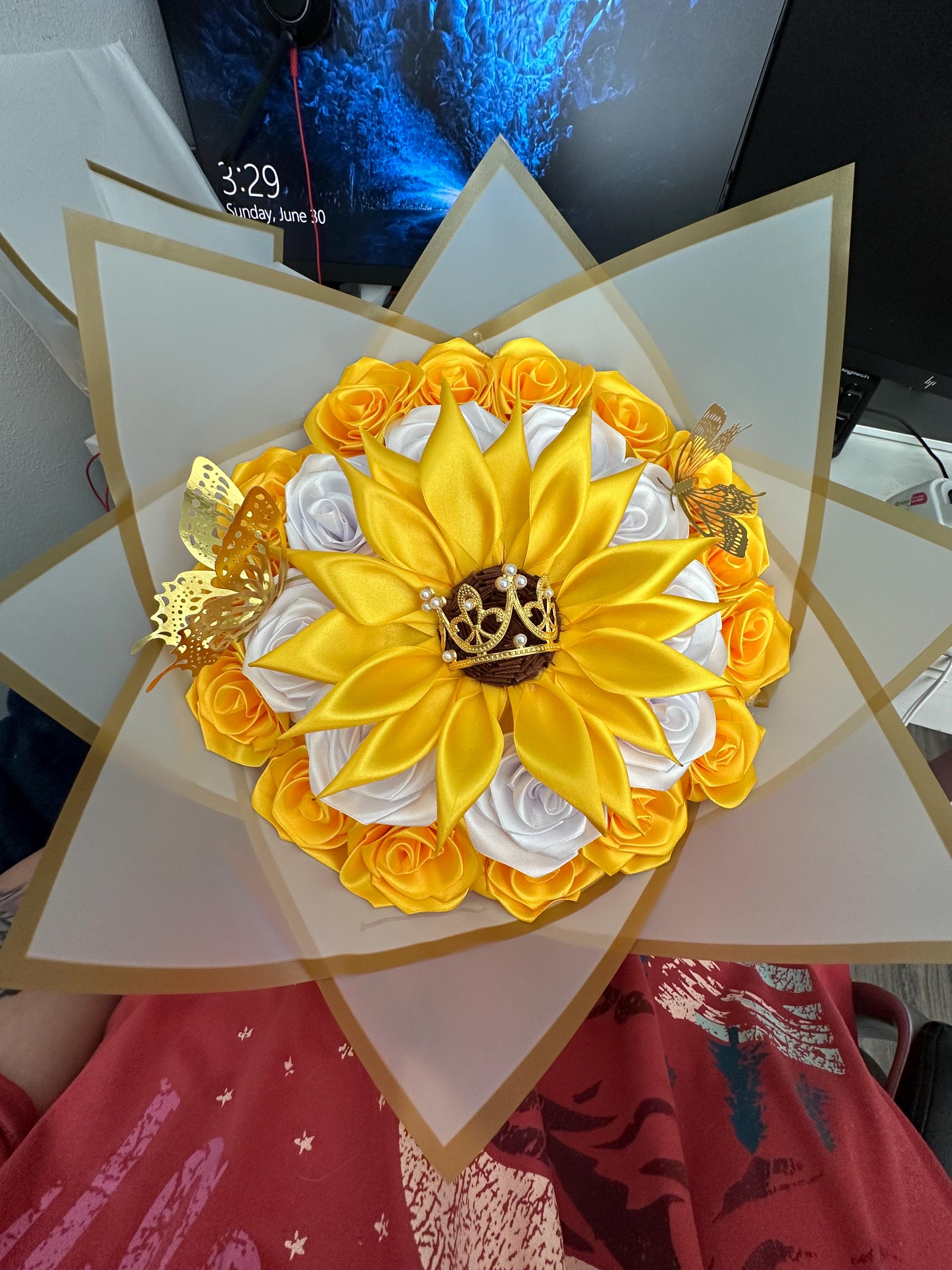 Luxurious Eternal Yello and White Ramo Buchon/ 25 Count/ Everlasting ...