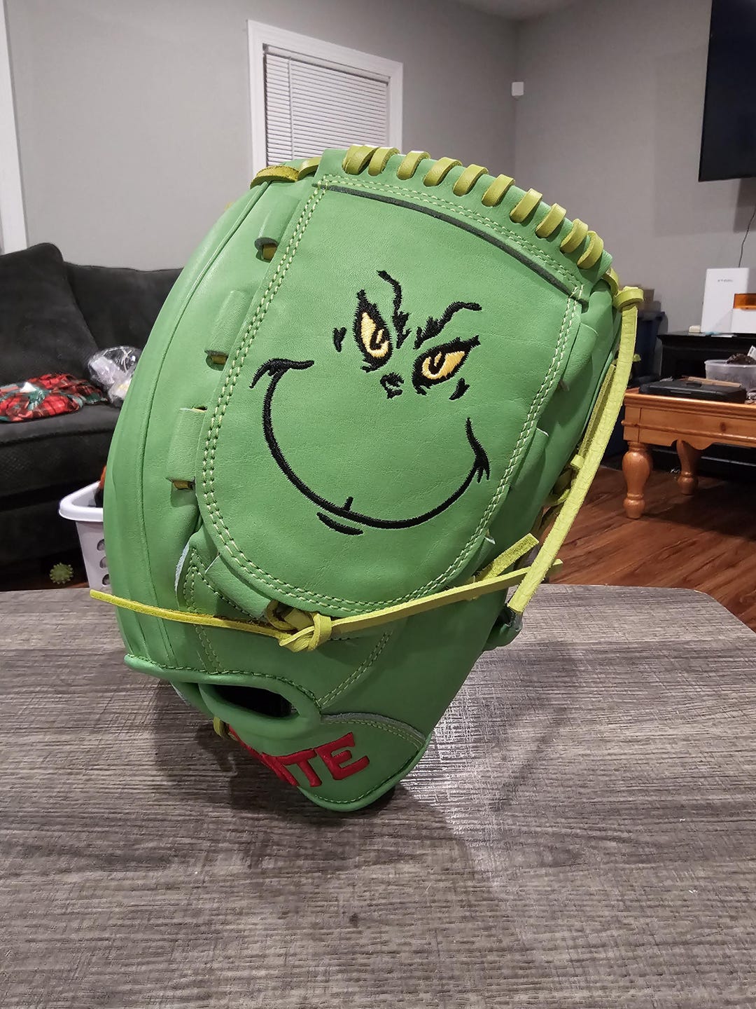 Custom Grinch Glove - Etsy