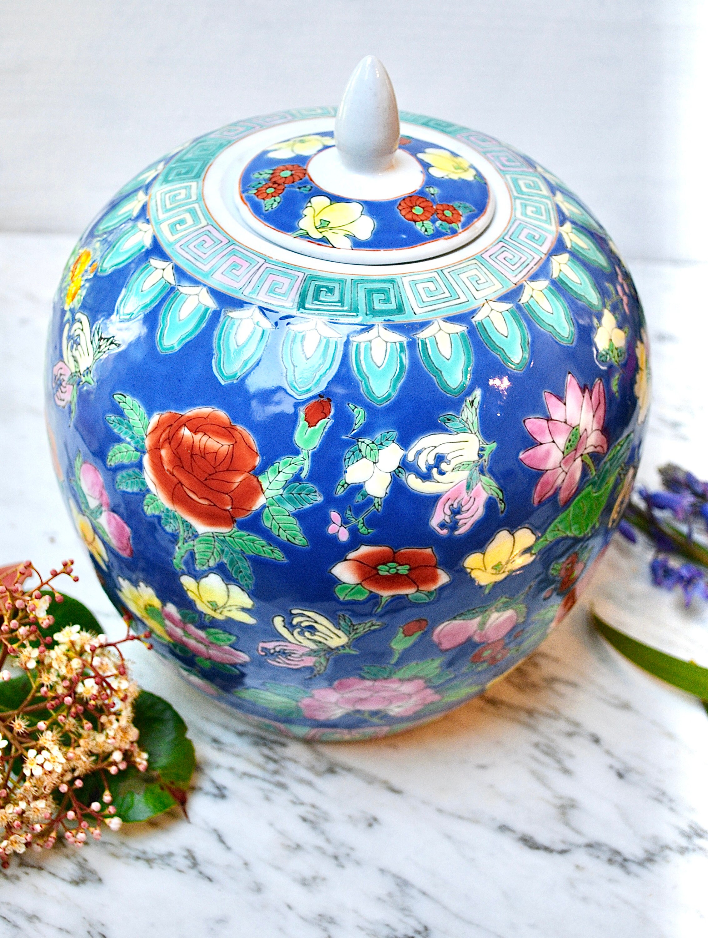 Vintage Chinese Fine Ceramic Large Pot With Cover, Hand Decorated With ...