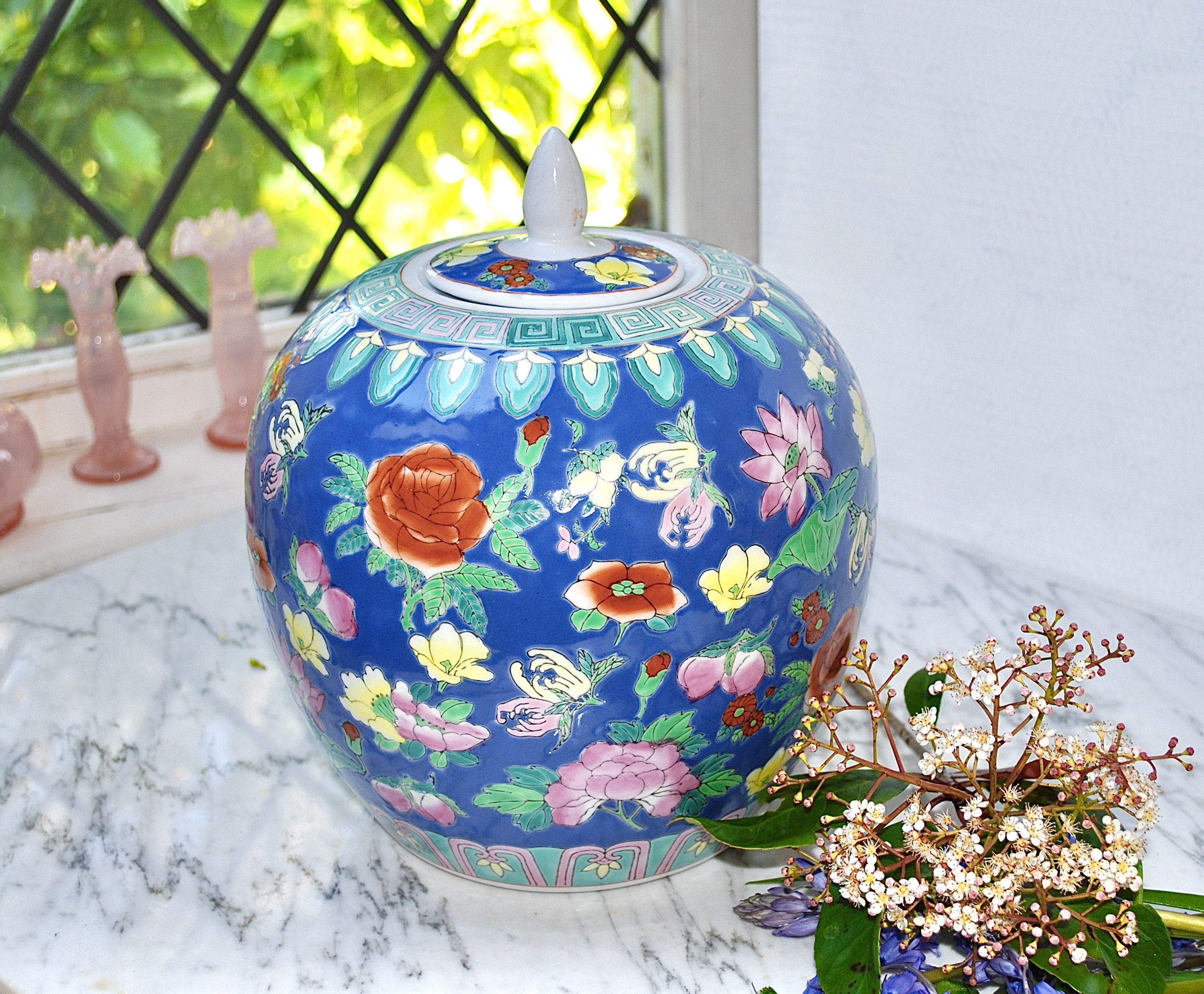 Vintage Chinese Fine Ceramic Large Pot With Cover, Hand Decorated With ...