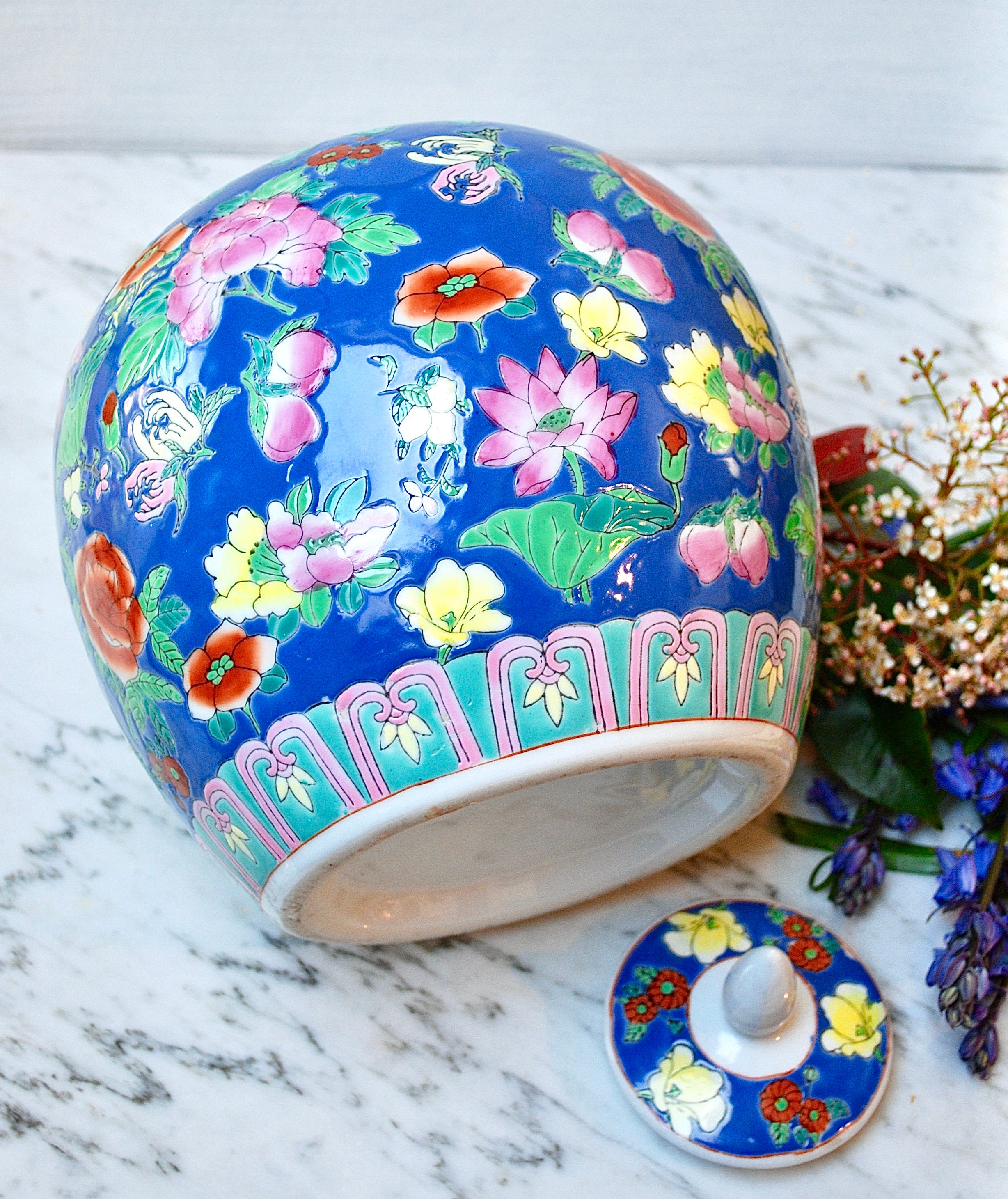 Vintage Chinese Fine Ceramic Large Pot With Cover, Hand Decorated With ...