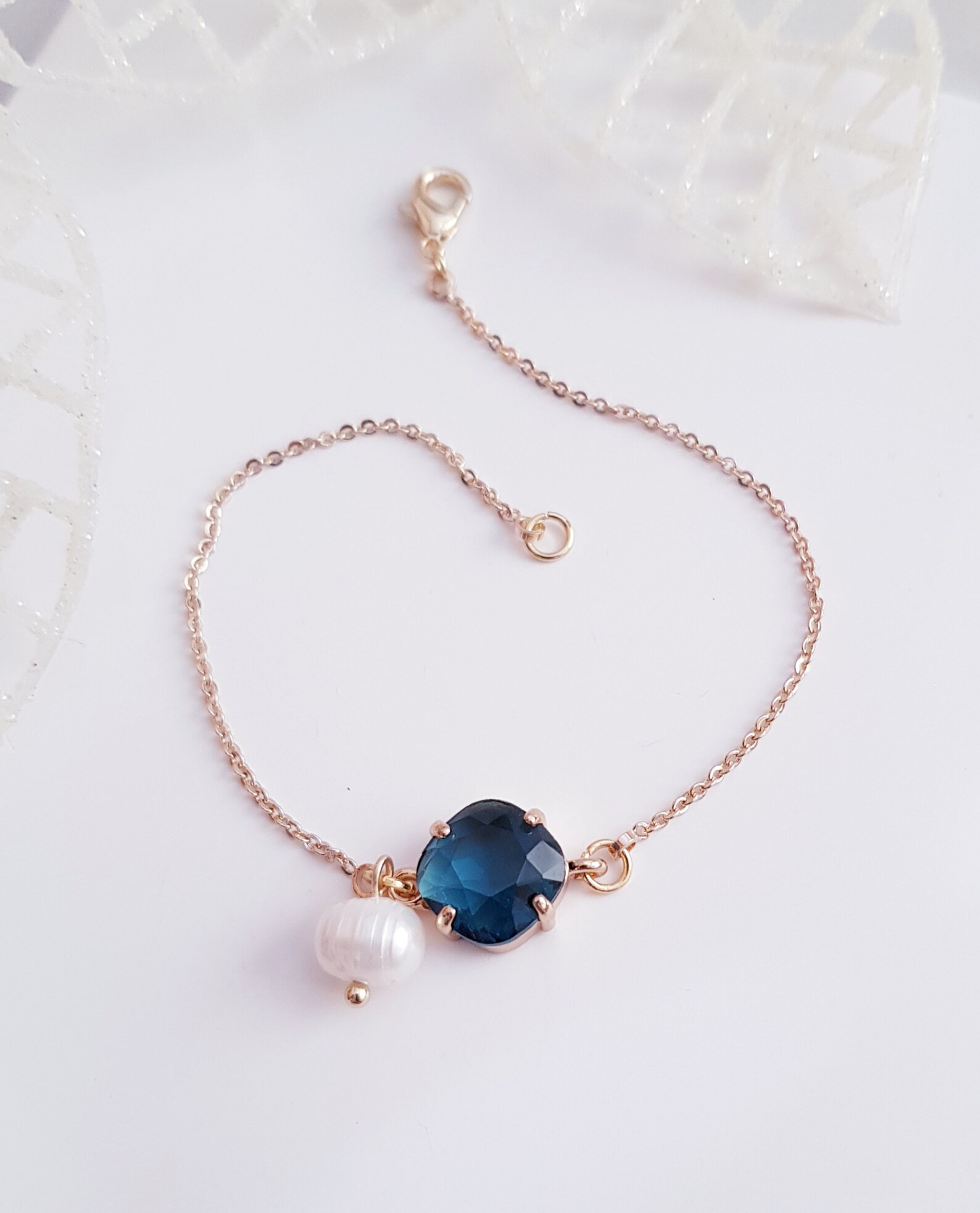 Pulsera delicada perla pulsera de cristal diminuta pulsera | Etsy