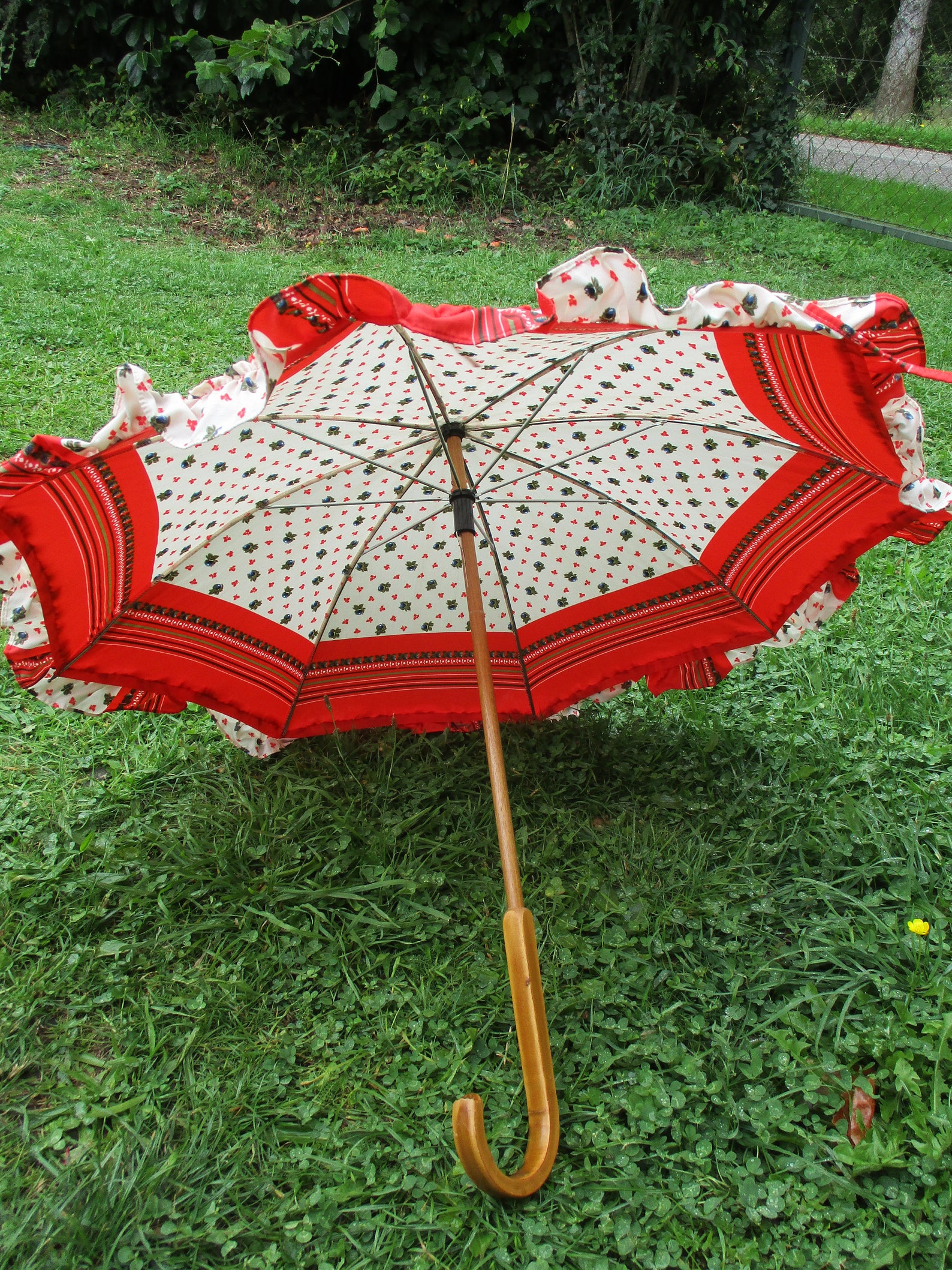 Retro parasol. Has a lovely wooden handle and tip cream with | Etsy