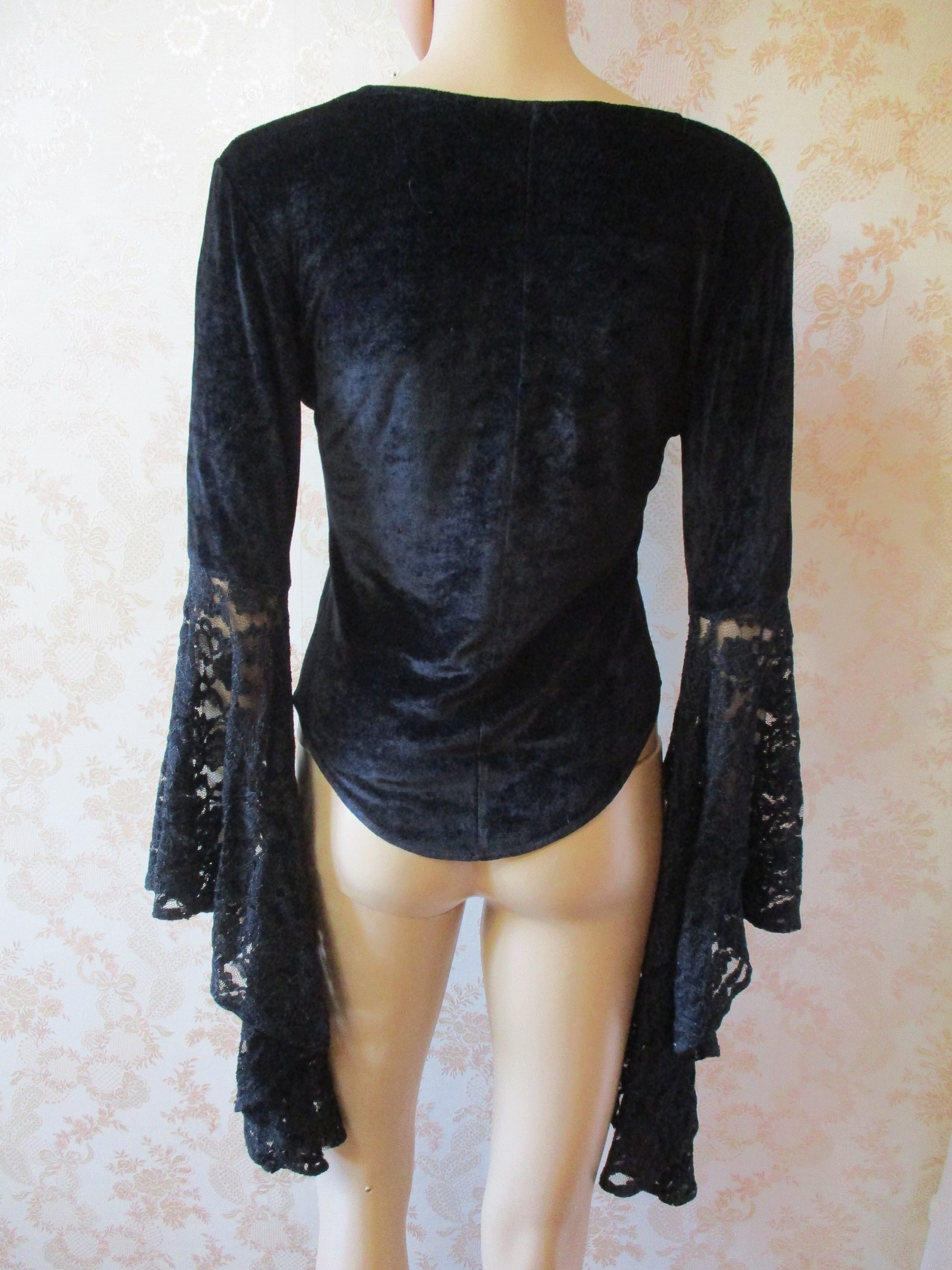 Vintage Velvet Gothic Top by Dark Star . Gothic\velvet\retro\evening ...