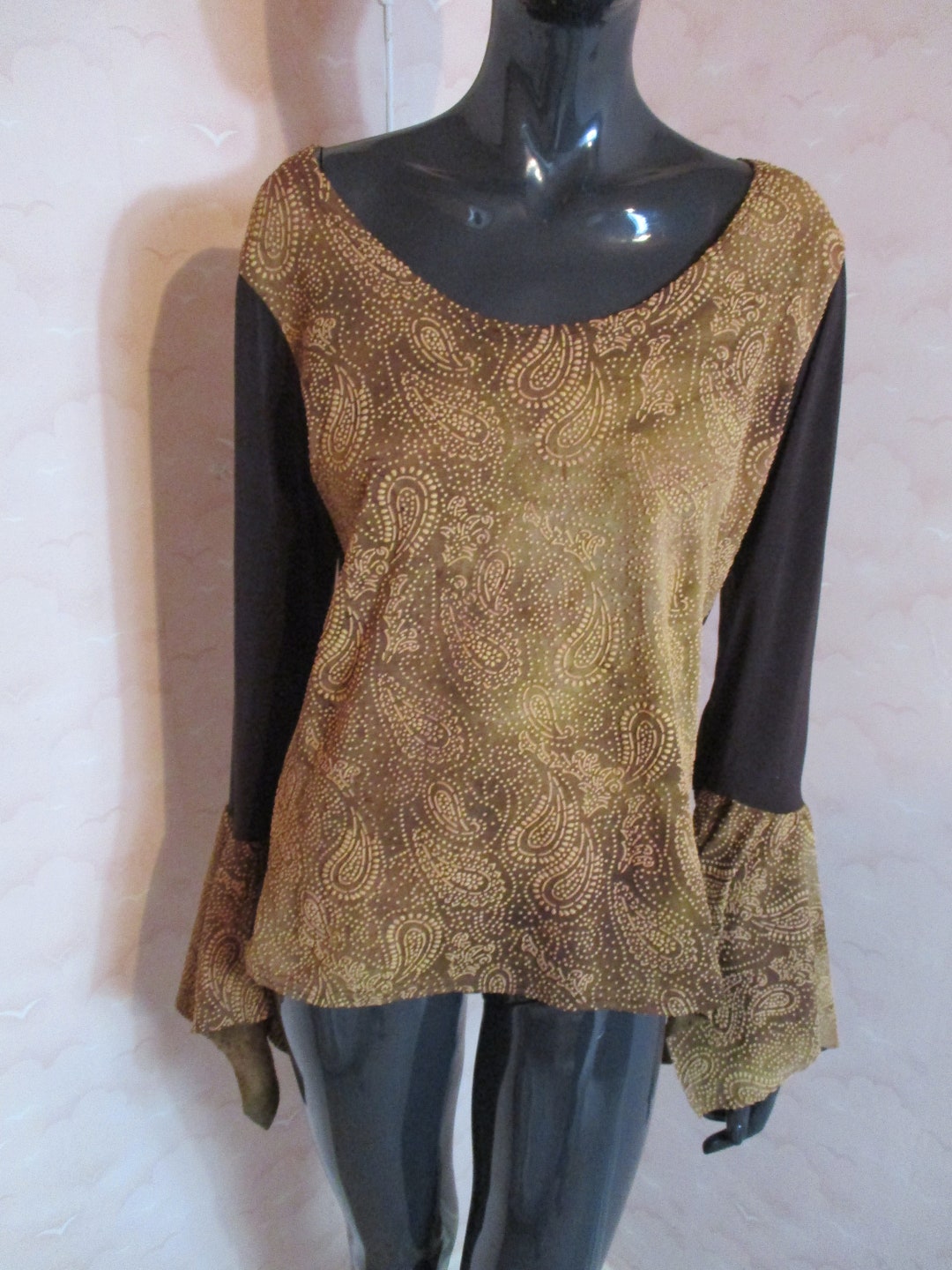 Retro Women's Seventies Top With Flared Sleeves. Vintage Top\70's\retro ...