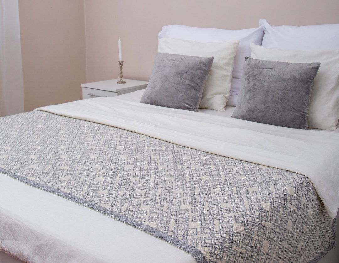 SAOL Irish Celtic Heritage Bed Runner Super Soft & Warm Cable Knit Merino Blend Bed Scarf Irish ...