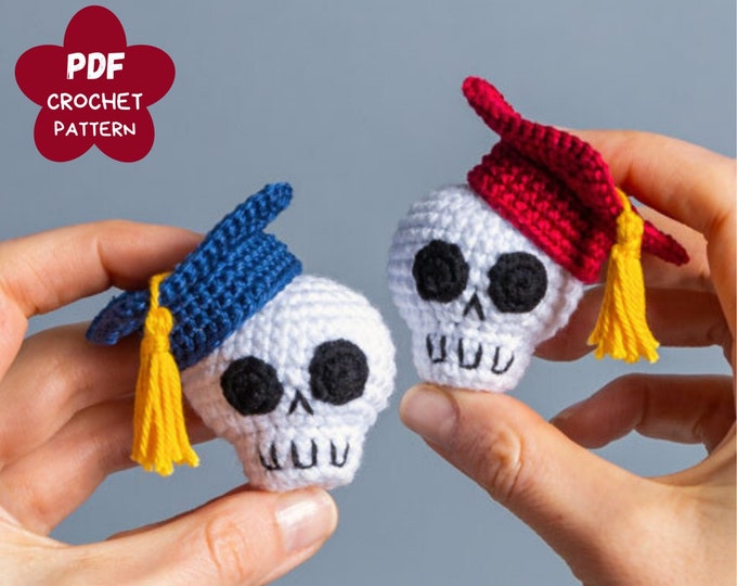 Crochet patterns Graduation gnomes, Crochet keychain pattern ...