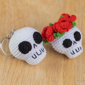 Halloween Crochet Patterns Skull Keychain With Flowers, Crochet Skull ...