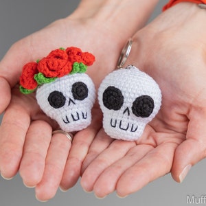 Halloween Crochet Patterns Skull Keychain With Flowers, Crochet Skull ...
