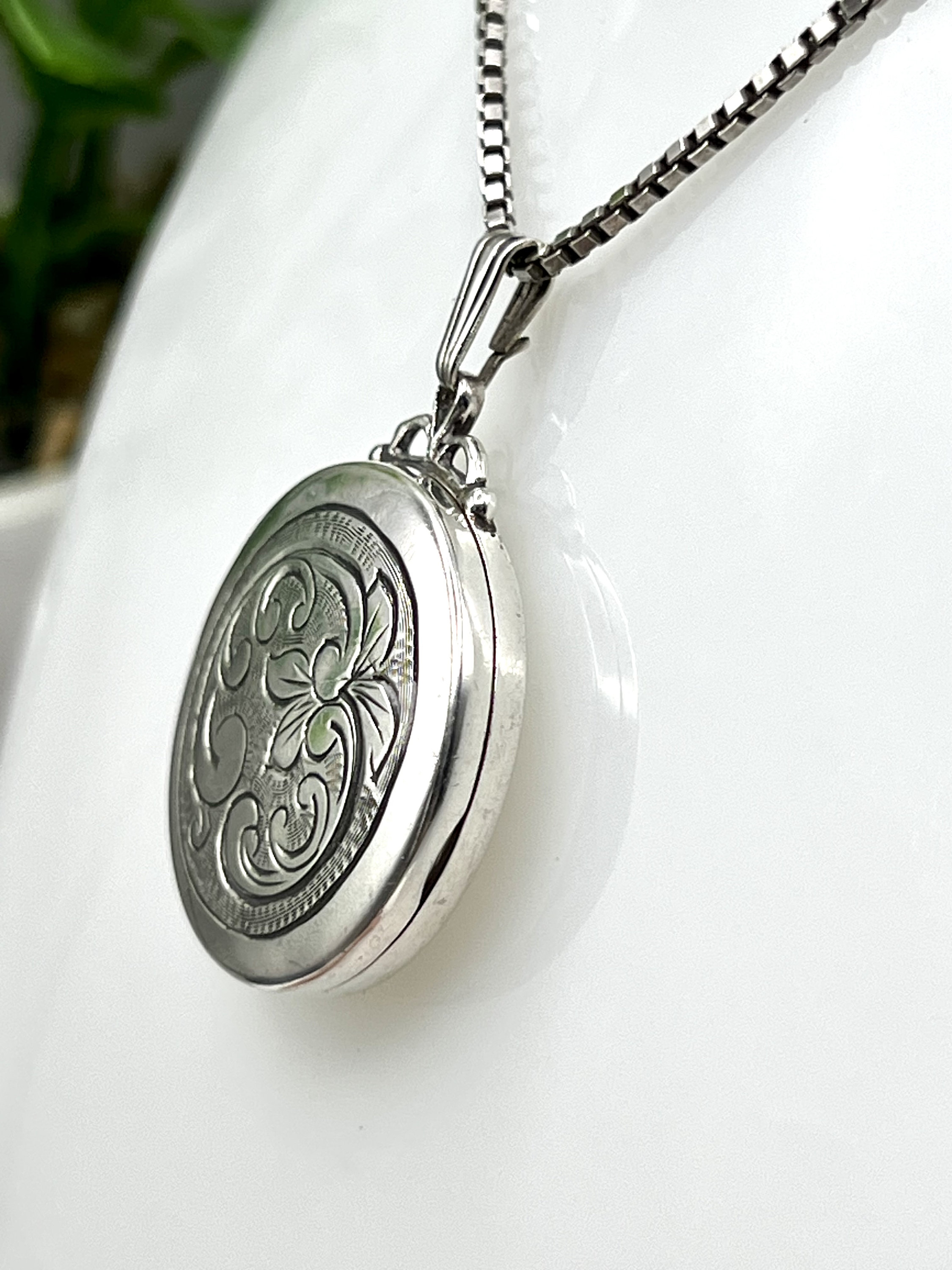 Vintage Hallmarked Circular Sterling Silver Locket & Sterling - Etsy