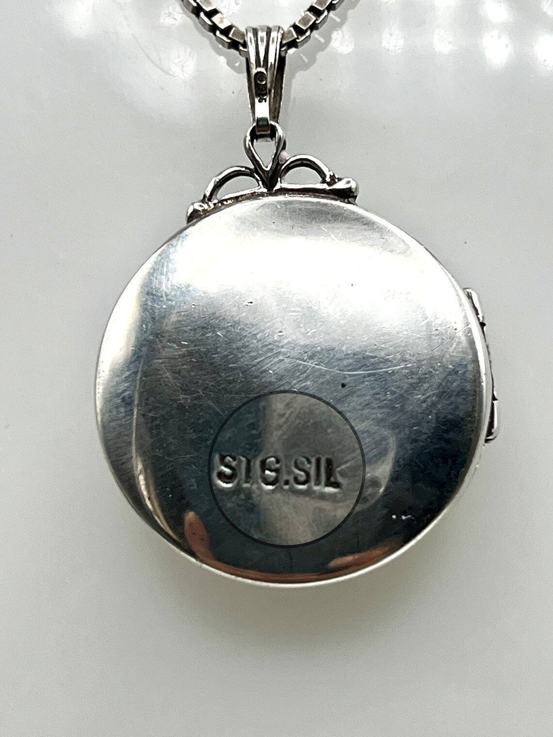 Vintage Hallmarked Circular Sterling Silver Locket & Sterling Box Chain ...