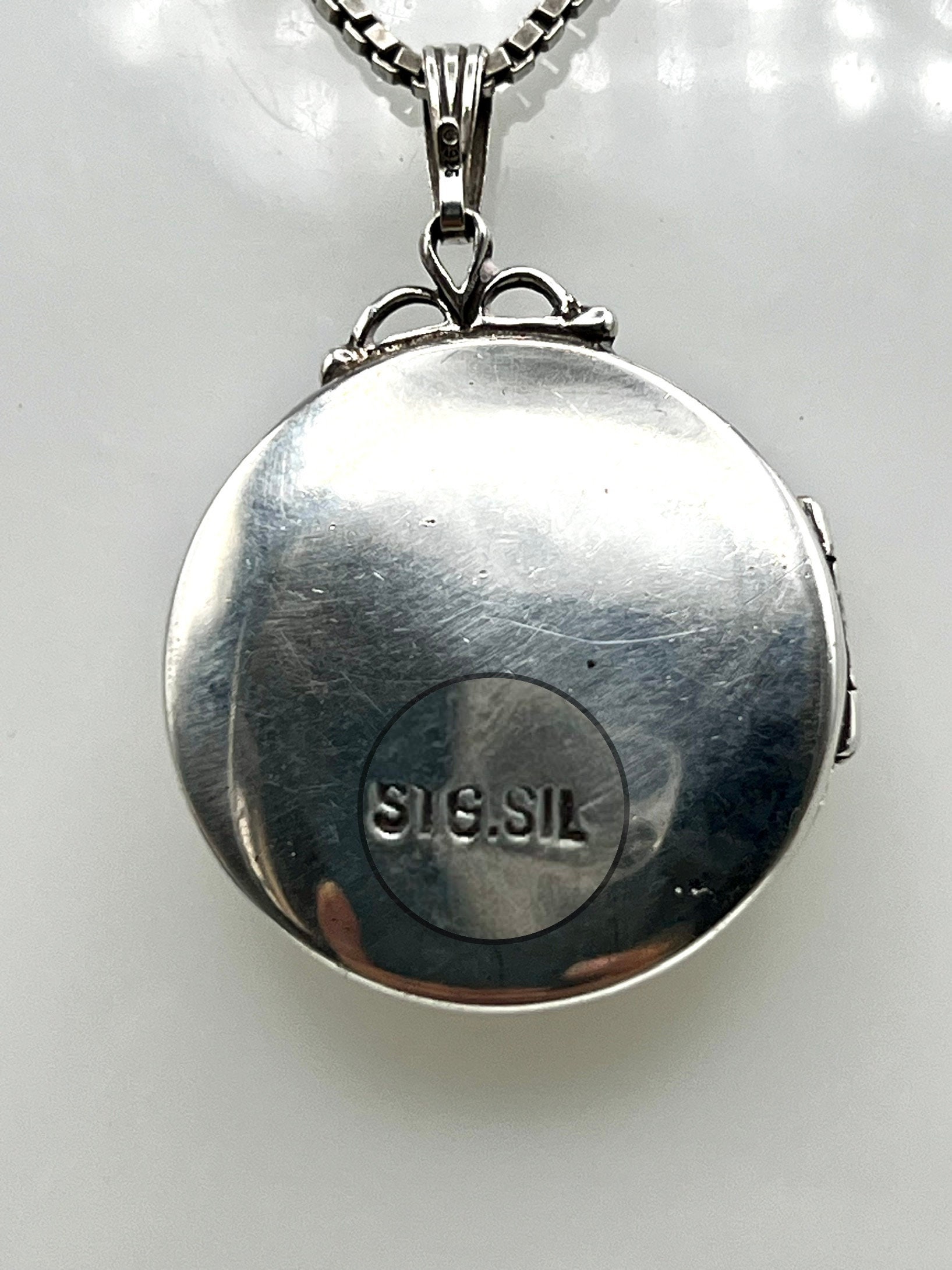 Vintage Hallmarked Circular Sterling Silver Locket & Sterling Box Chain ...
