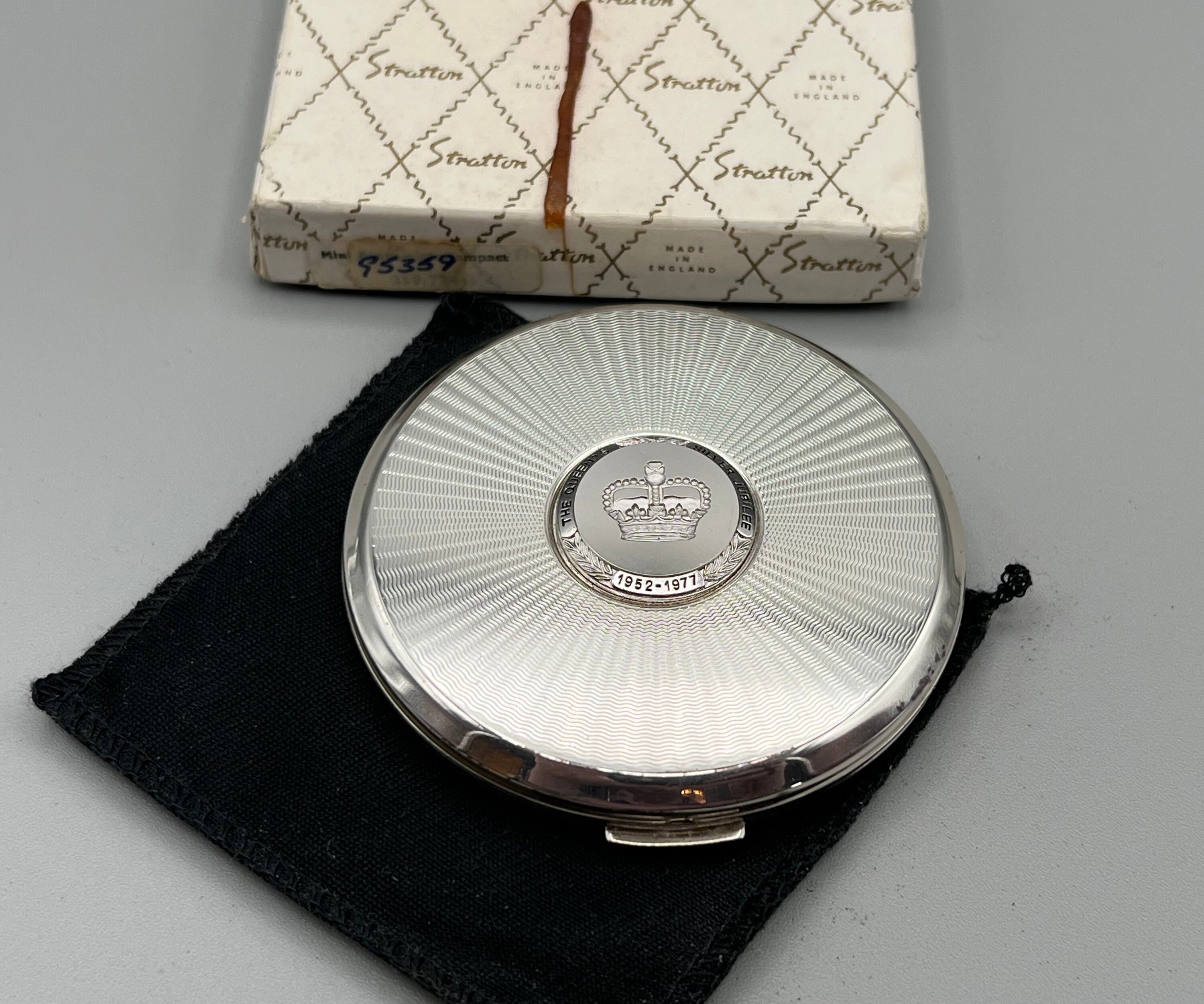 Queen Elizabeth II 1977 Jubilee Stratton Powder Compact W/ Original ...