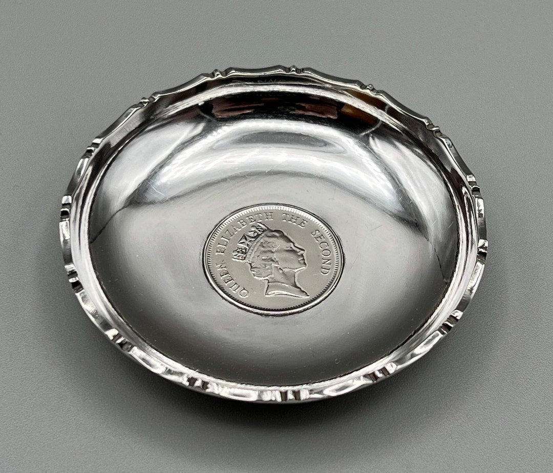 1992 Queen Elizabeth II Hong Kong One Dollar Sterling Silver Coin Dish ...