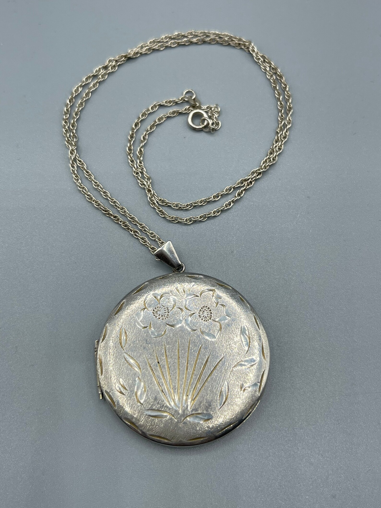 Vintage Hallmarked Extra Large Sterling Silver Circular Locket & Chain ...