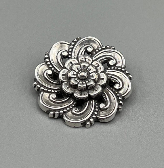 Superb 1920's Art Deco White Metal Flower Brooch - Gem