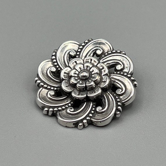 Superb 1920's Art Deco White Metal Flower Brooch - Gem