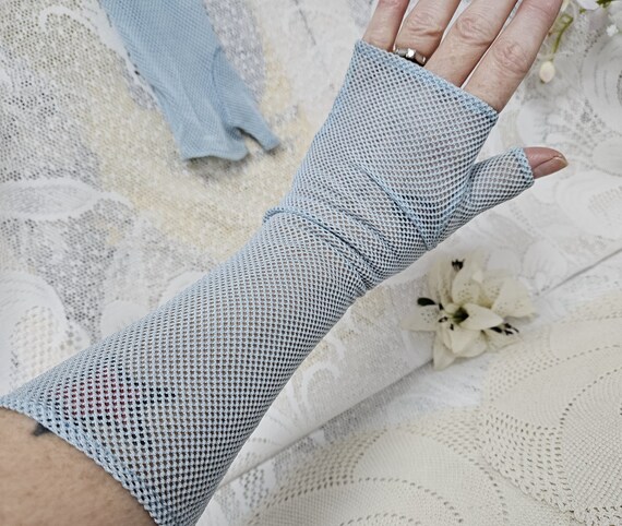 1950's Fishnet Dance Mittens / gloves - Gem