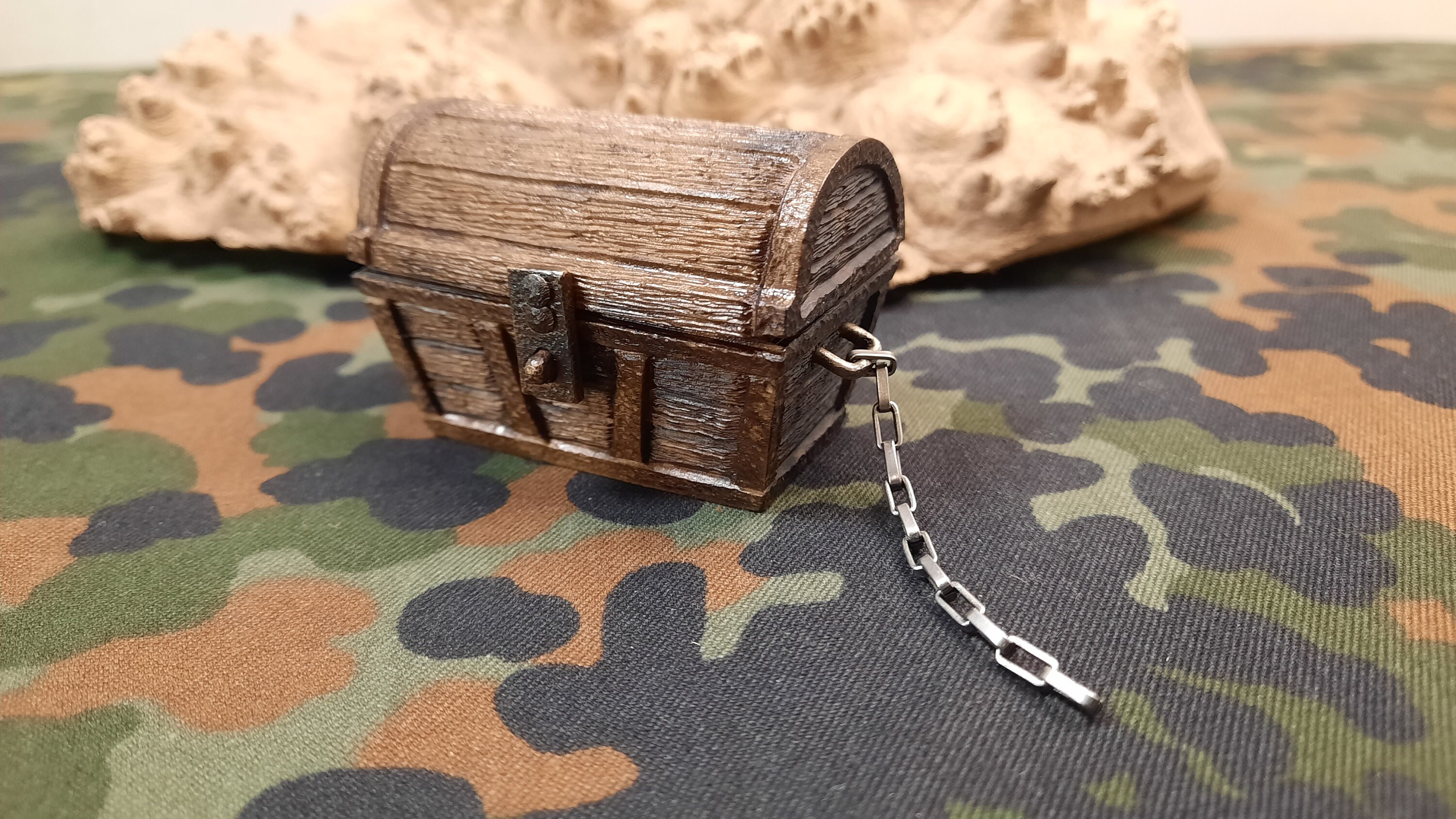 Mimic Chest, Dark Souls 3, Closed Chest, Wood Carving Decoration ...